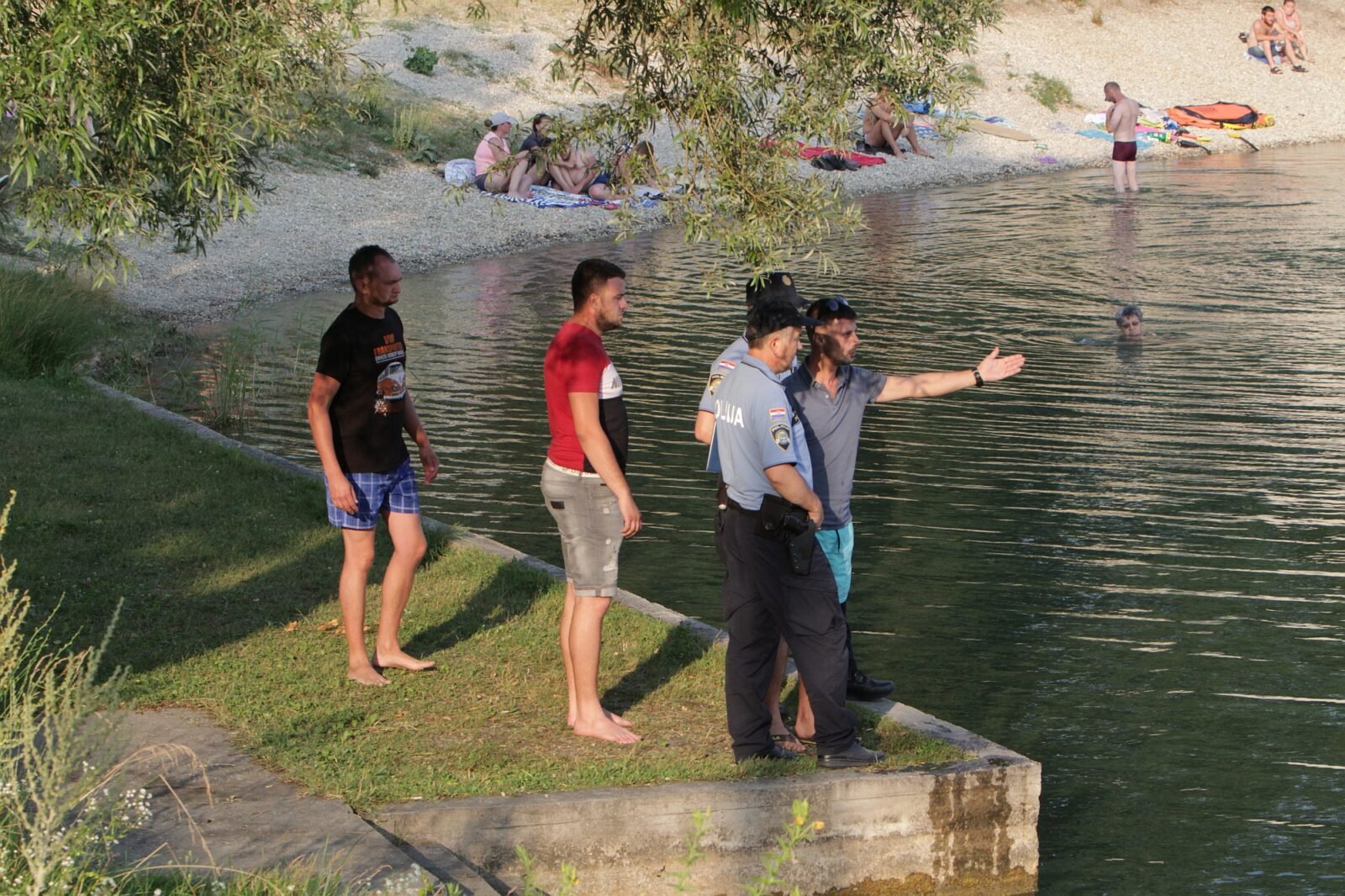 FOTO: Strašna tragedija - Mladi Bjelovarčanin se utopio na jezeru Čingi ... FOTO: Strašna tragedija - Mladi Bjelovarčanin se utopio na jezeru Čingi ...